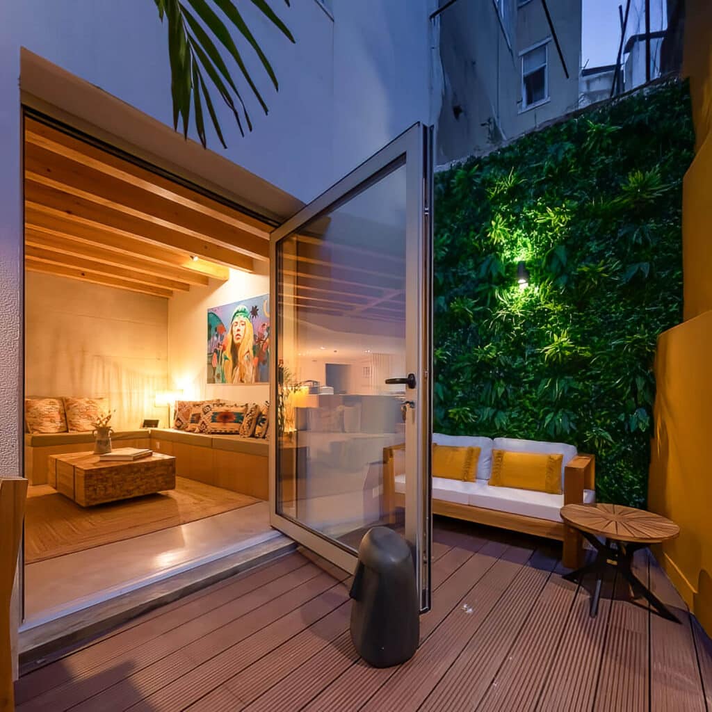 10 Best Hostels in Lisbon, Portugal - The Coolest Spots (2025)